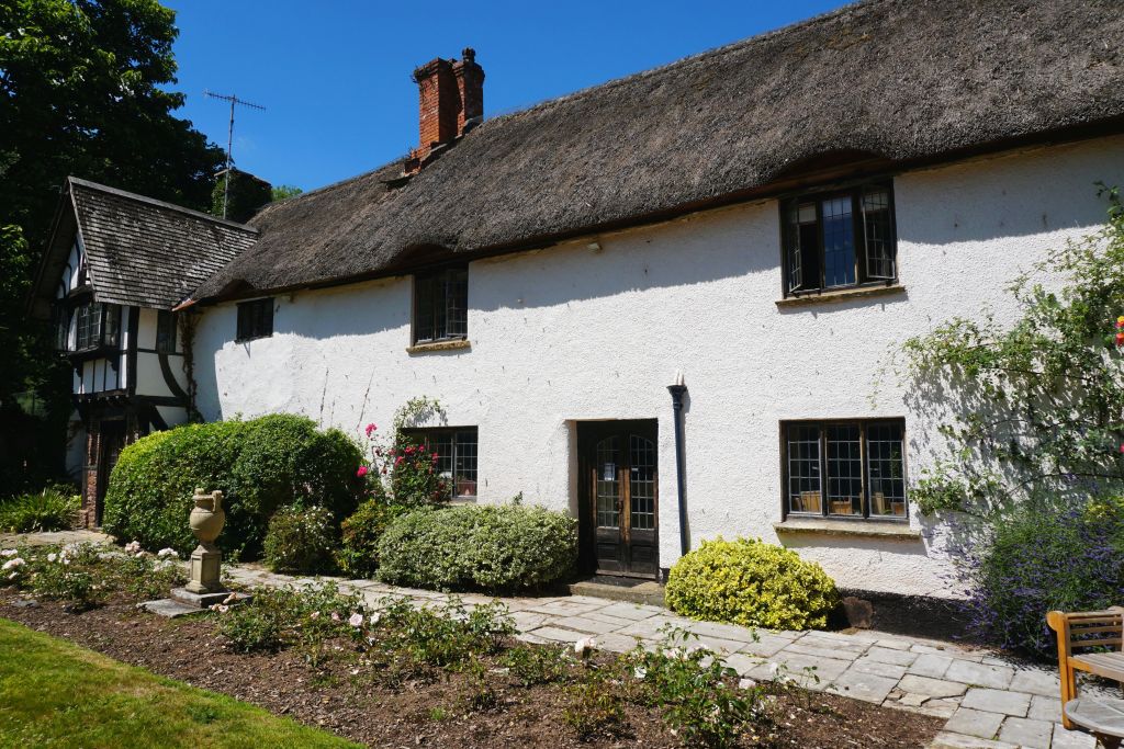 Bickleigh Castle & Tiverton Castle – Jonty travels…