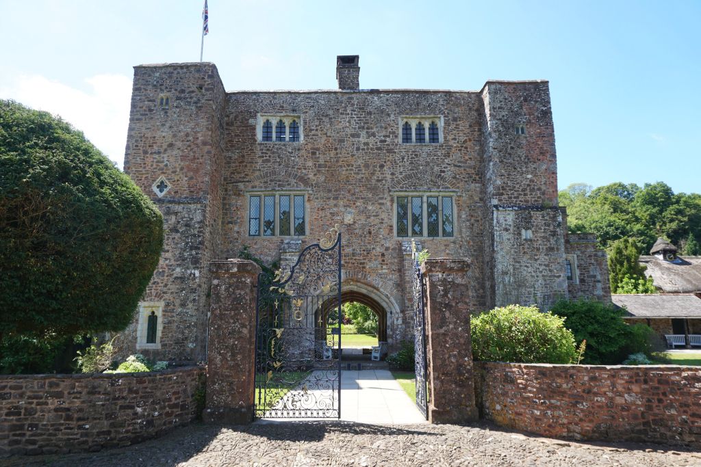 Bickleigh Castle & Tiverton Castle – Jonty travels…