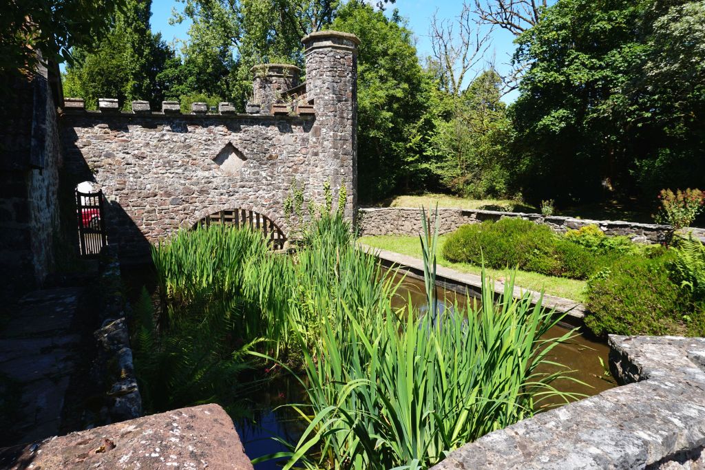 Bickleigh Castle & Tiverton Castle – Jonty travels…